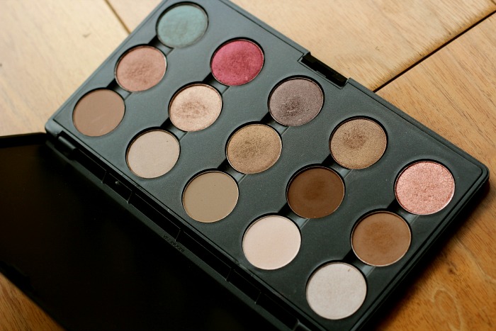Mac 15 Eyeshadows Palette - Your Beauty